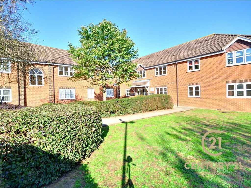 Goulds Green, UXBRIDGE UB8 2 bed flat - £1,850 pcm (£427 pw)
