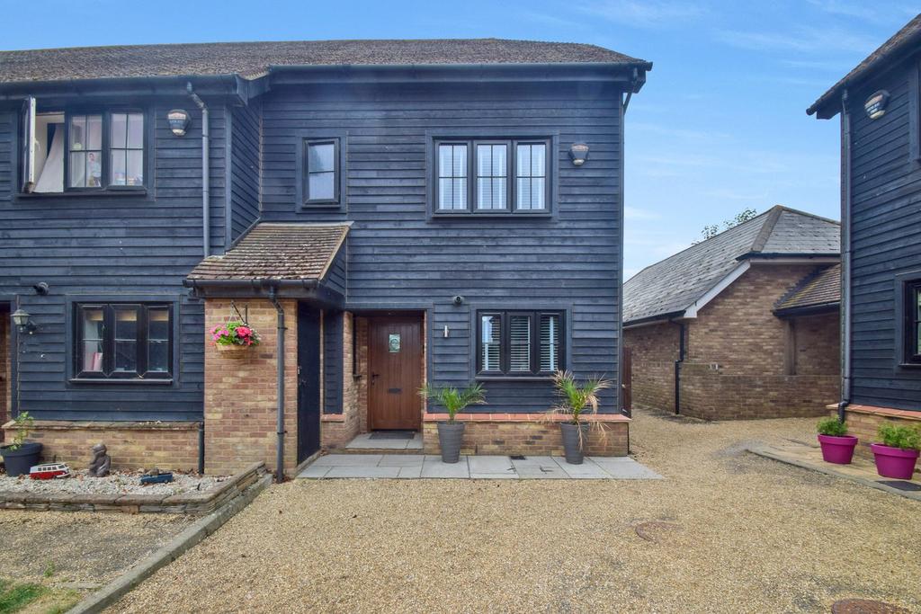 Russett Farm, Rainham, Gillingham, ME8 3 bed end of terrace house - £ ...