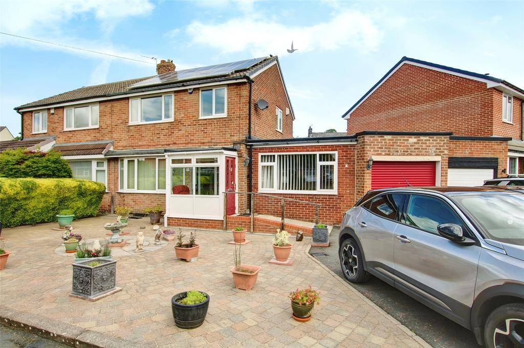 Tudor Drive, Tanfield, Stanley, DH9 3 bed semi-detached house - £200,000