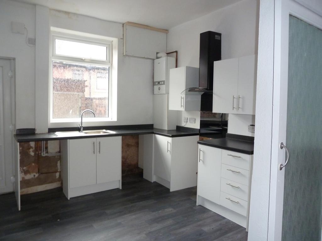 Alton Street, Oldham, Lancs, OL8 3EY 2 bed terraced house - £850 pcm (£ ...