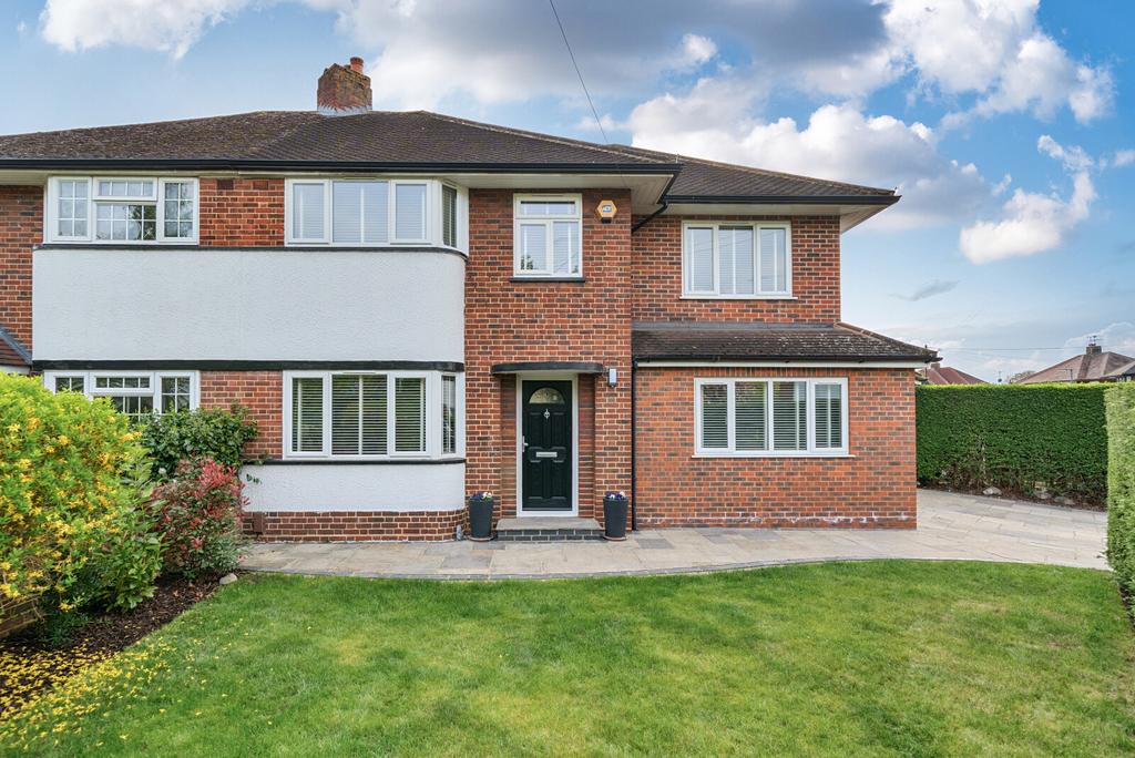 West Way, Shepperton, TW17 4 bed semi-detached house - £735,000