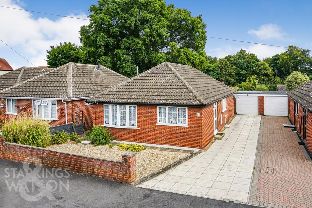 Mayfield Avenue, Hellesdon, Norwich 3 bed detached bungalow - £280,000