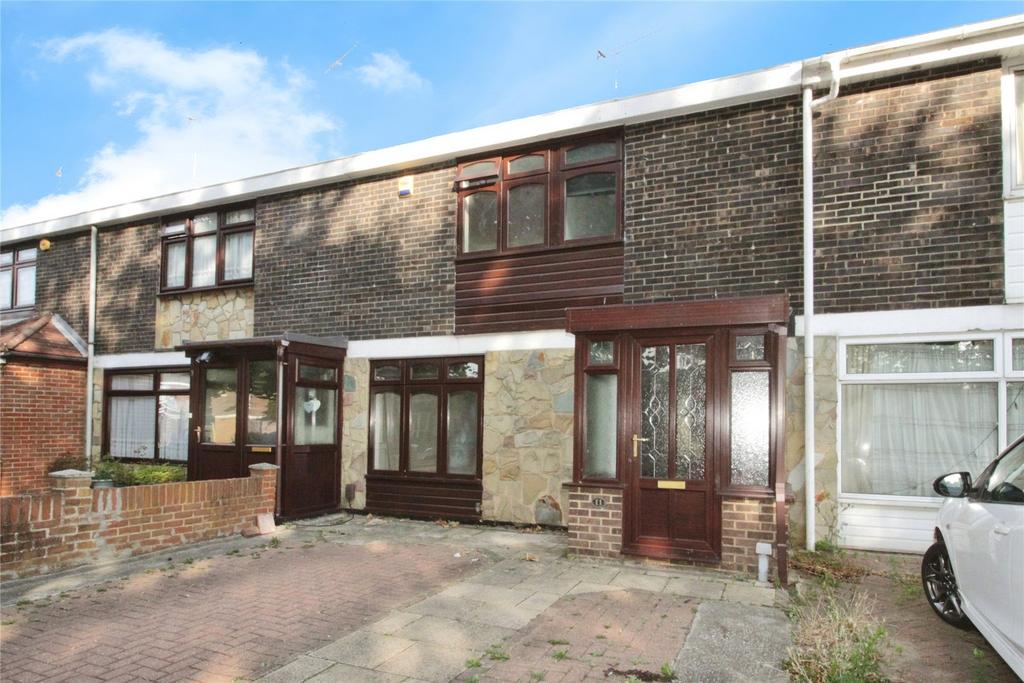 Falstones, Lee Chapel North... 3 bed terraced house - £1,750 pcm (£404 pw)