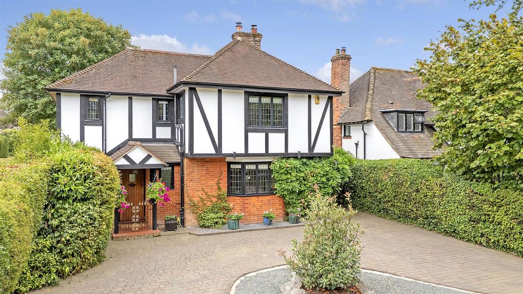Rayleigh Road, Hutton 4 bed detached house - £1,350,000