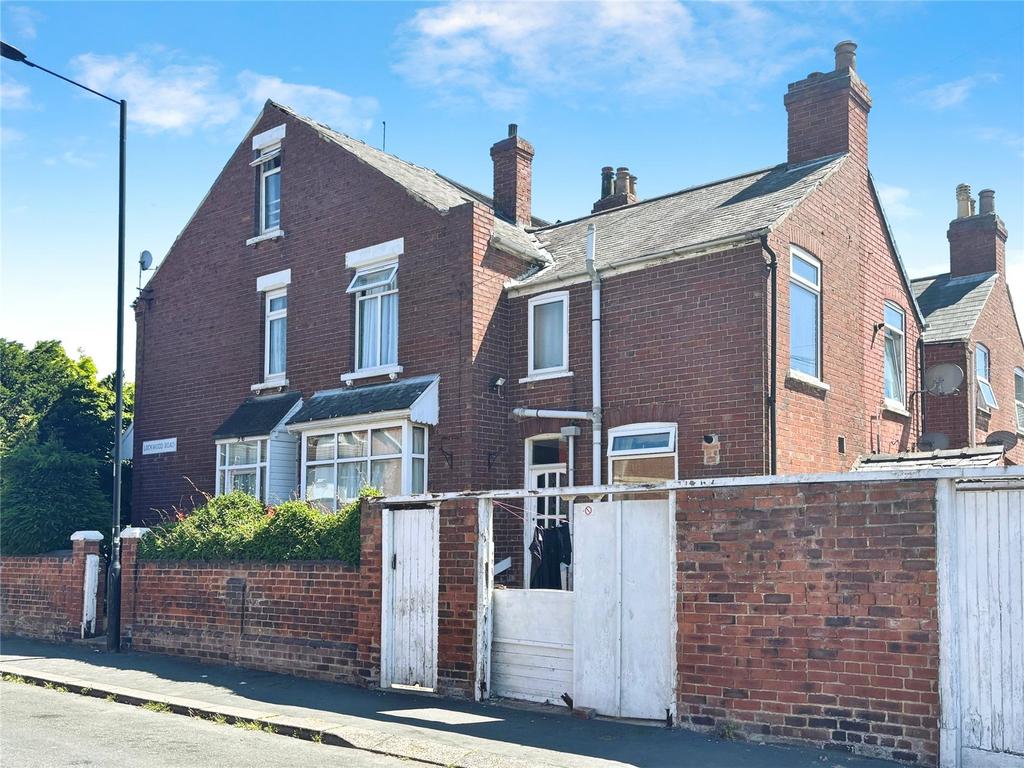 Lockwood Road, South Yorkshire DN1 3 bed end of terrace house - £90,000