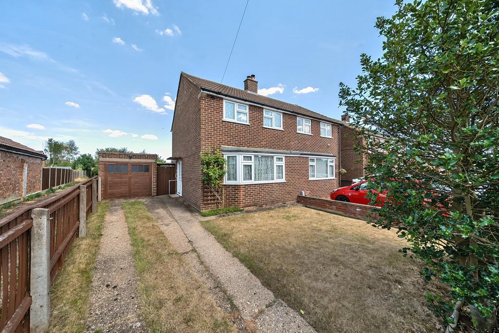Townfield Road, Flitwick, MK45 3 bed semi-detached house - £325,000