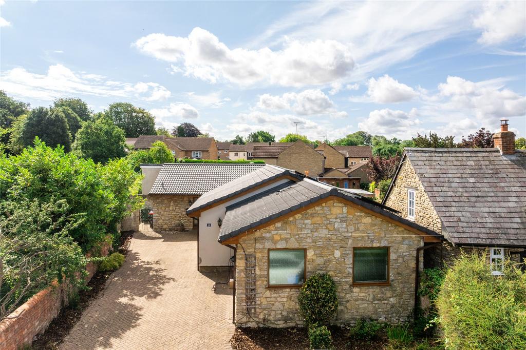 Church Road, Sherington... 5 bed bungalow for sale - £750,000