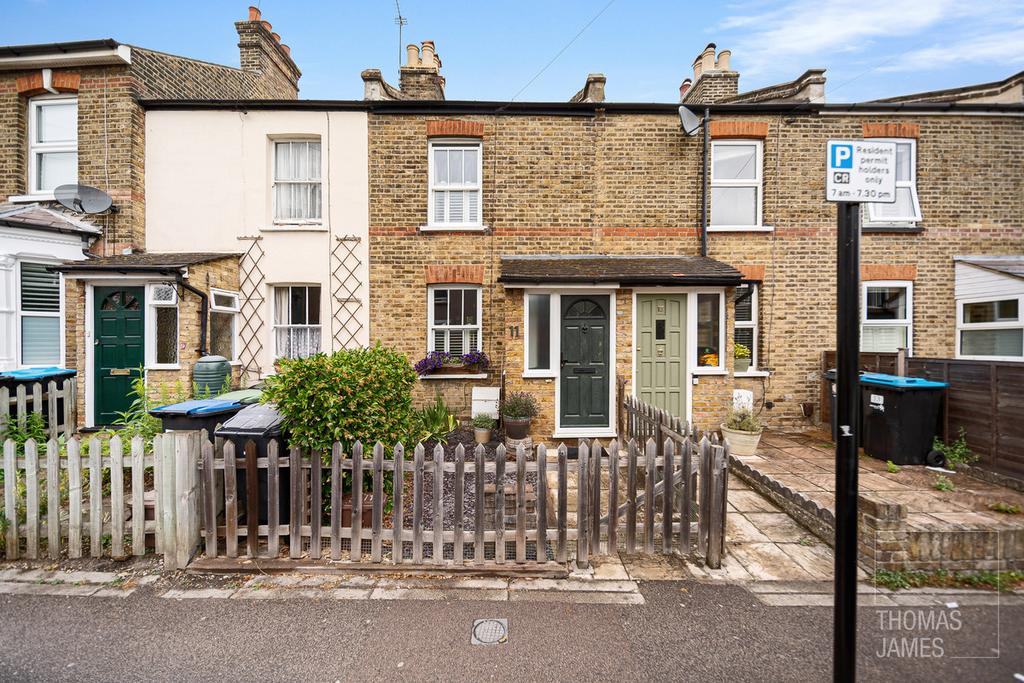 Highfield Road, London, N21 2 bed terraced house for sale - £525,000