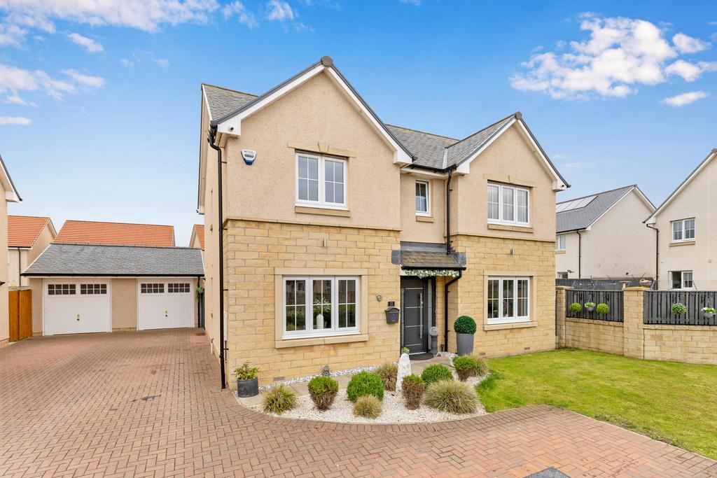 11 Redcroft Road, Danderhall... 4 bed detached house - £435,000