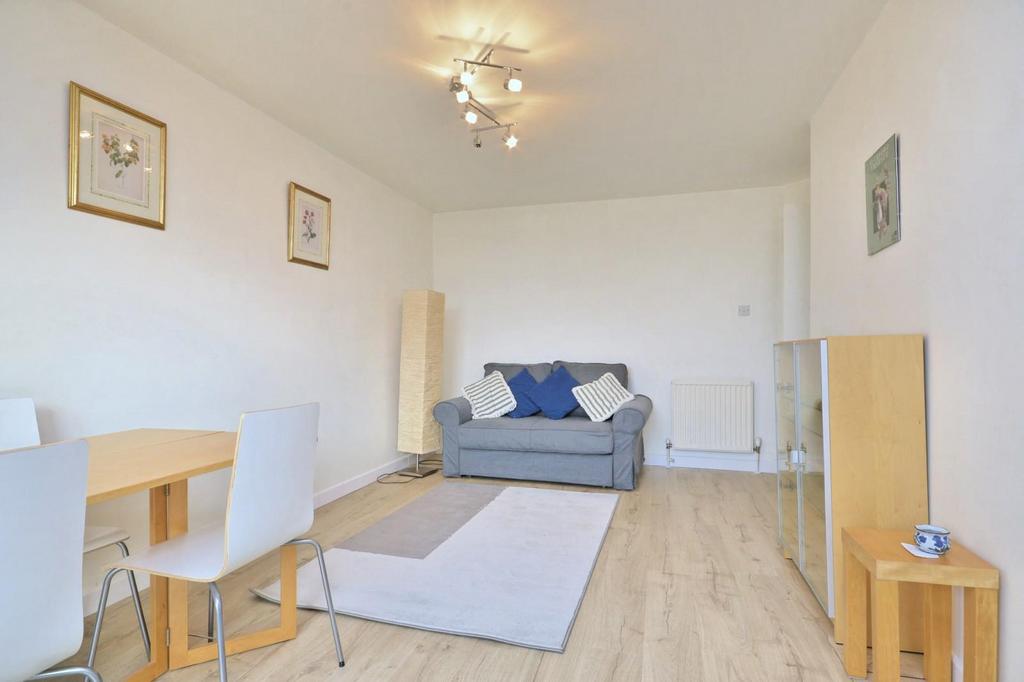 Leeward Court, Asher Way, Wapping, E1W. 1 bed flat to rent - £2,058 pcm ...