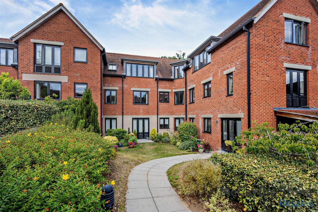Clarkson Court, Ipswich Road, Woodbridge 1 bed apartment - £165,000
