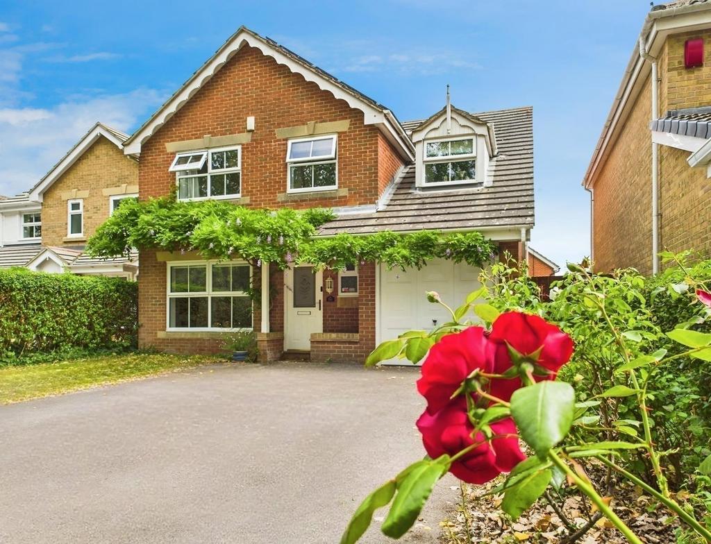 Spitfire Way, Southampton SO31 5 bed detached house - £650,000