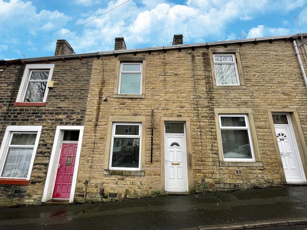 North Street, Colne 2 bed terraced house - £595 pcm (£137 pw)