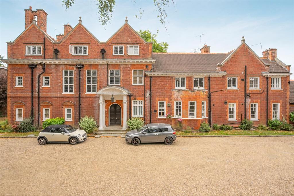 Dedworth Manor, Windsor 2 bed maisonette for sale - £375,000