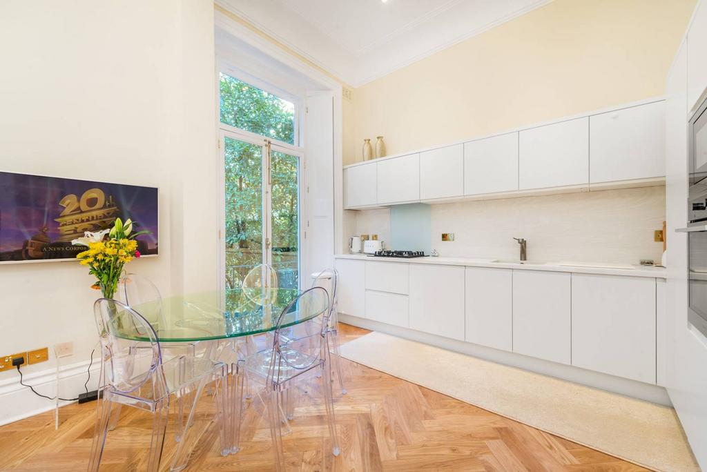 Porchester Square, Bayswater, London, W2 3 bed flat - £4,334 pcm (£ ...