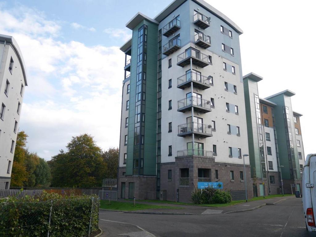 Lochend Park View, Edinburgh, 2 bed flat - £1,395 pcm (£322 pw)