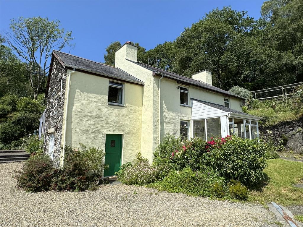 Machynlleth, Gwynedd, SY20 3 bed detached house for sale - £395,000