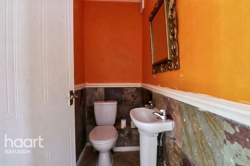 Acorn Place, Basildon 4 bed semi-detached house to rent - £1,900 pcm (£ ...