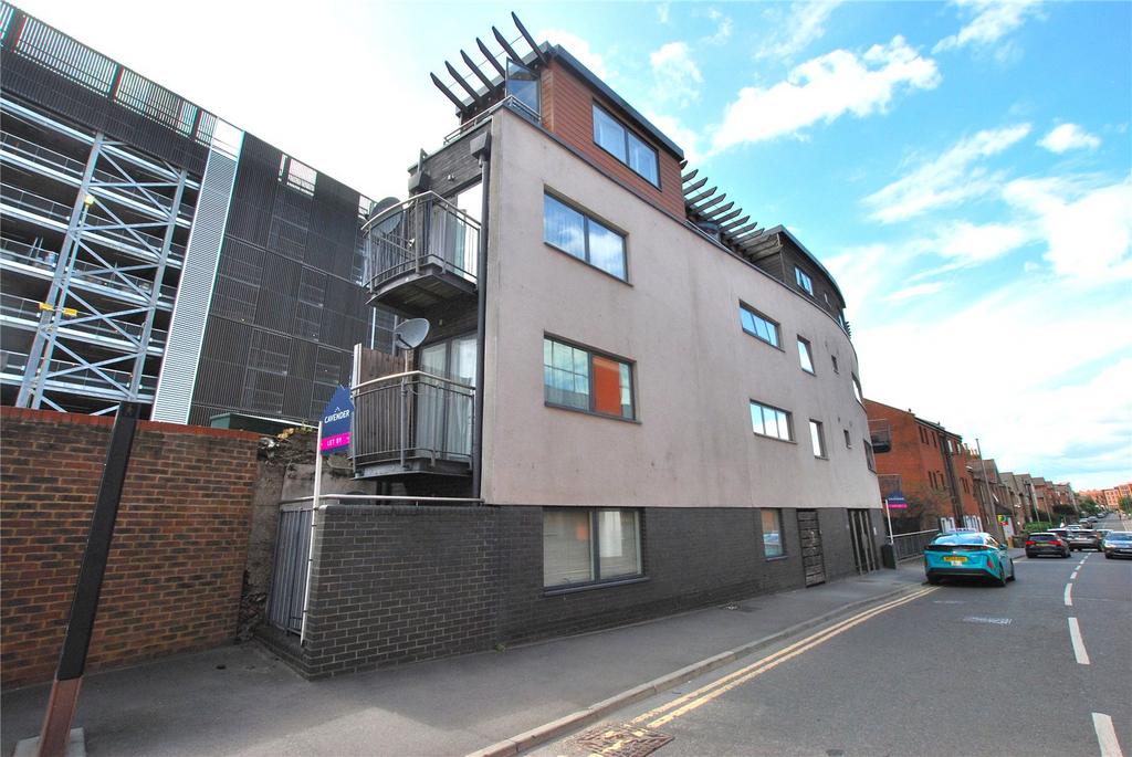 Walnut Tree Close, Guildford, Surrey... 2 bed apartment - £1,495 pcm (£ ...