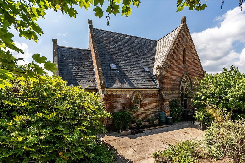 Chapelfields, Cuckfield, West Sussex 3 bed detached house - £800,000