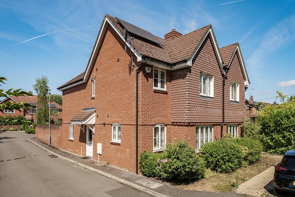 Orchard Farm Close, Liphook, Hampshire 3 bed semi-detached house for ...