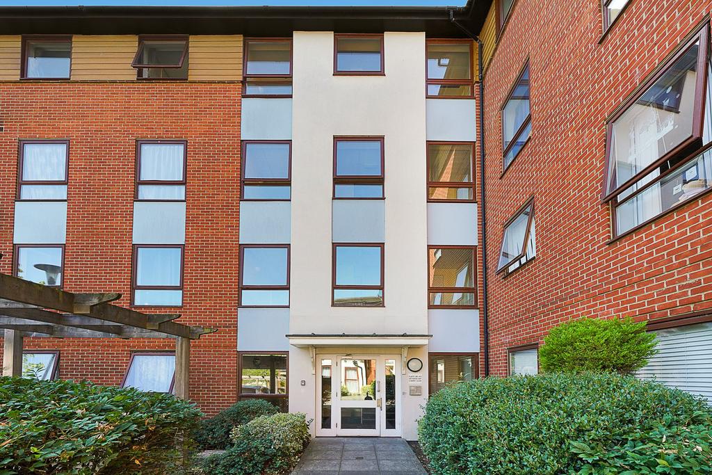 Harry Close, Croydon, CR0 2 bed flat for sale - £290,000