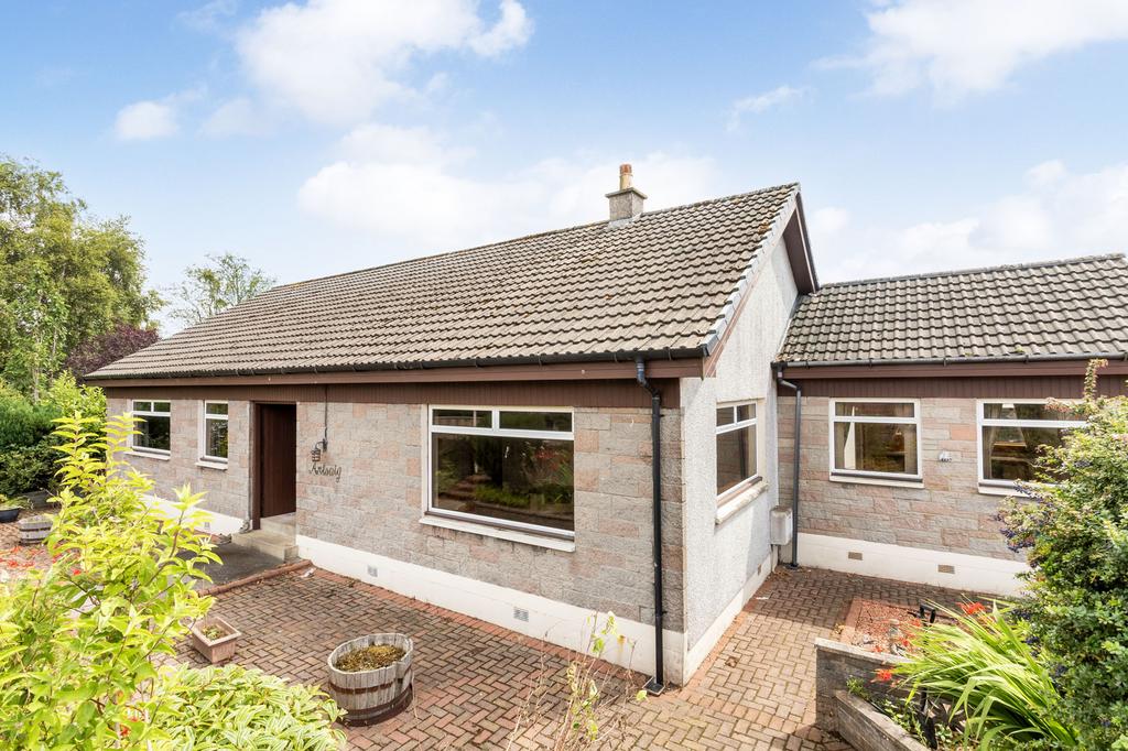 Standrigg Road, Wallacestone FK2 4 bed detached bungalow - £300,000