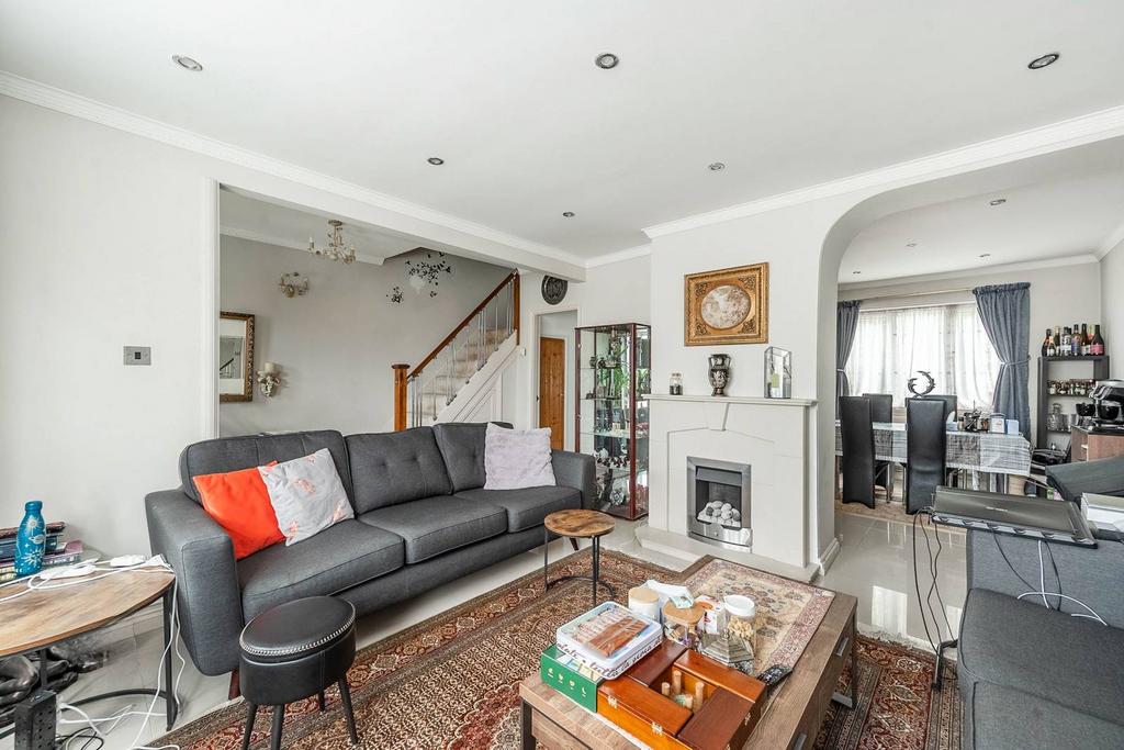 Fairmead Crescent, Edgware, HA8 4 bed semi-detached house for sale - £ ...