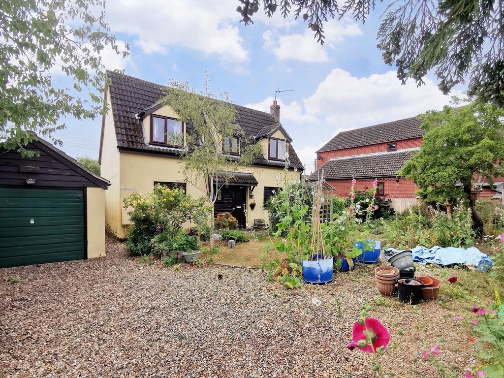 Tunbeck Close, Wortwell 3 bed detached house for sale - £325,000