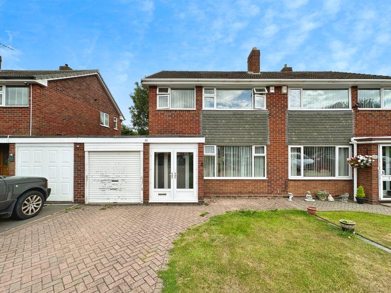 Oaklands Way, Pelsall, WS3 4BG 3 bed semi-detached house - £290,000