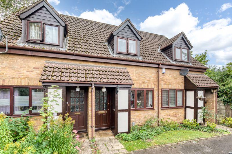 Briar Walk, West Byfleet KT14 2 bed terraced house for sale - £280,000