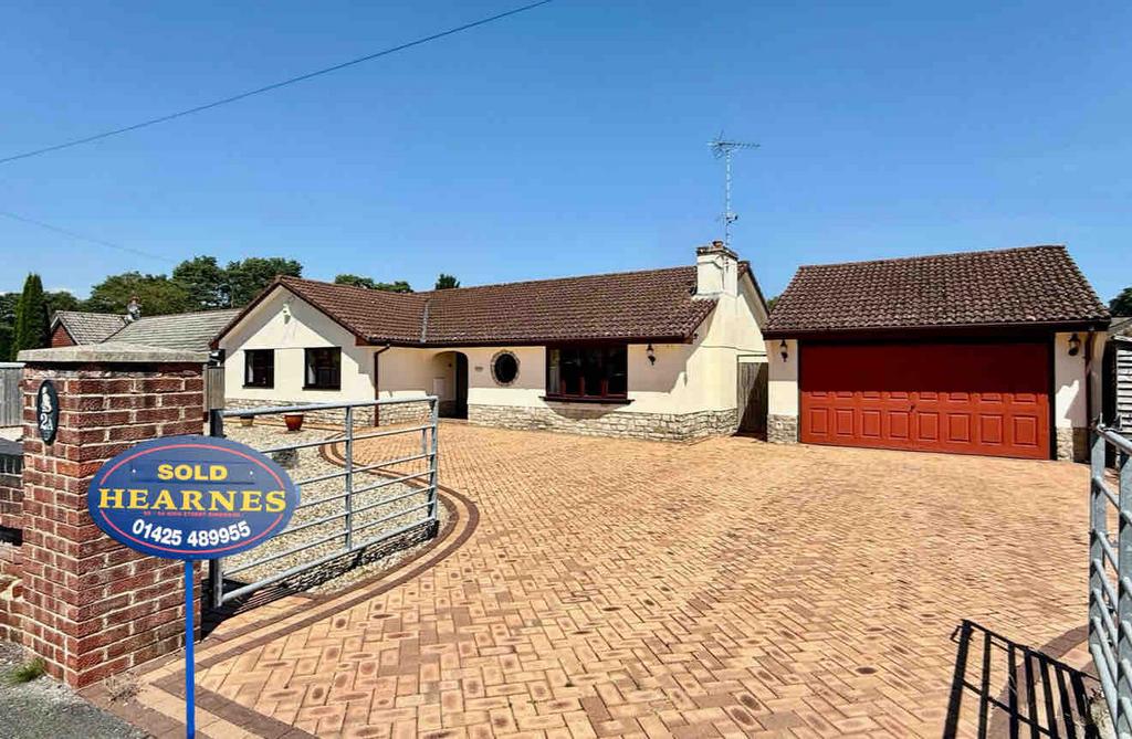 Bushmead Drive, Ashley Heath, BH24 2HU 4 bed bungalow - £675,000