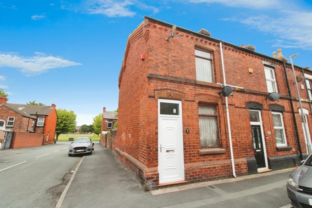 Kitchener Street, Merseyside WA10 2 bed end of terrace house - £35,000