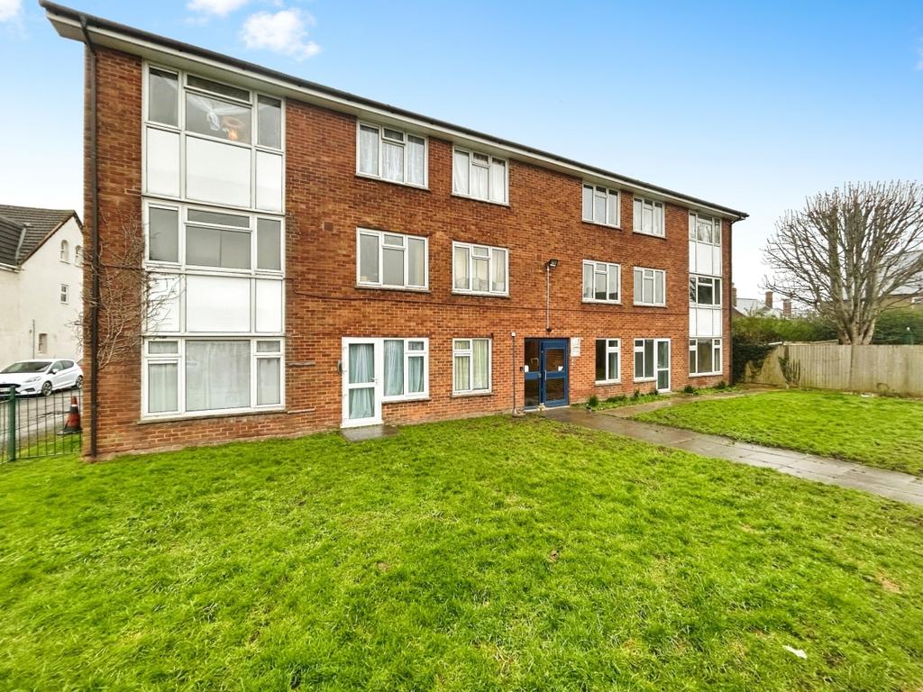 Clavadel Road Paddock Wood TN12 2 bed flat to rent - £1,200 pcm (£277 pw)