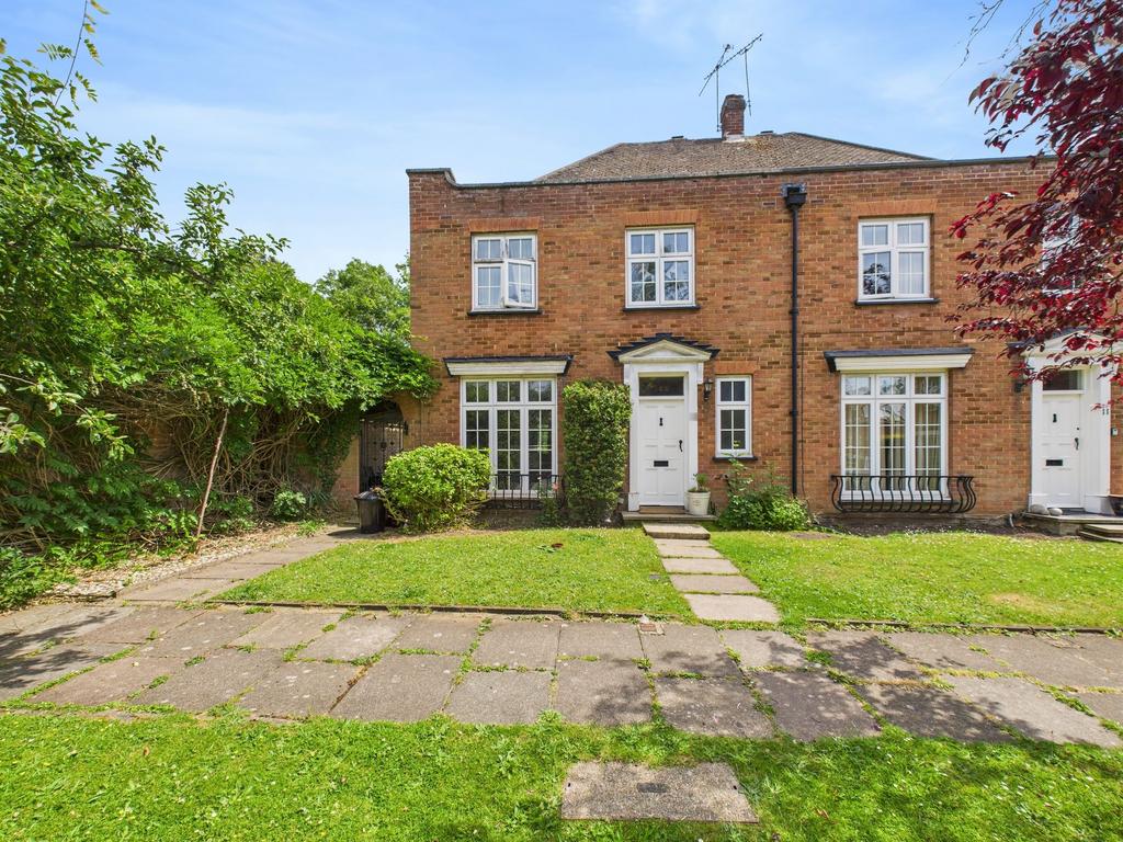 Flag Walk, Pinner, HA5 3 bed semi-detached house for sale - £625,000