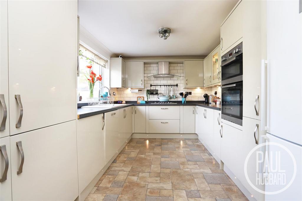 Spashett Road, Lowestoft, NR32 4 bed house - £250,000