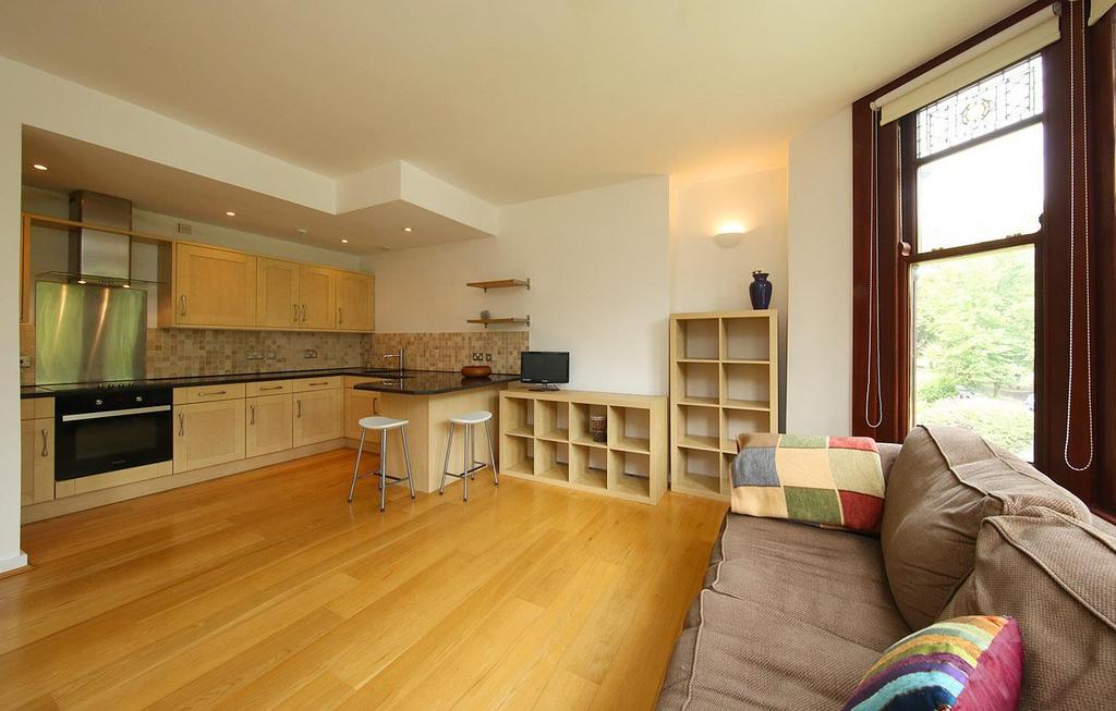 Ninian Road, Cardiff CF23 2 bed apartment - £1,250 pcm (£288 pw)