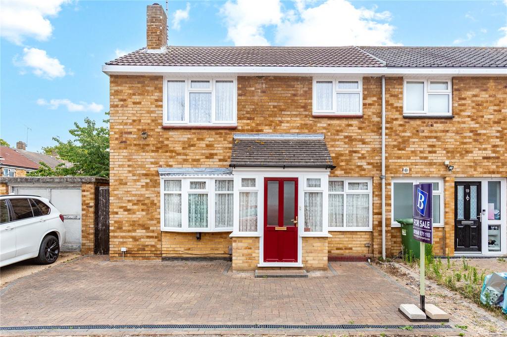 Latchetts Shaw, Basildon, Essex, SS16 3 bed end of terrace house for ...