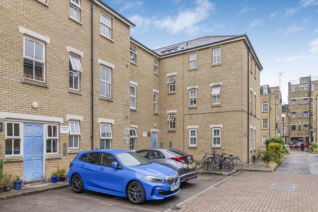 Cleveland Grove, London E1 2 bed flat - £2,300 pcm (£531 pw)