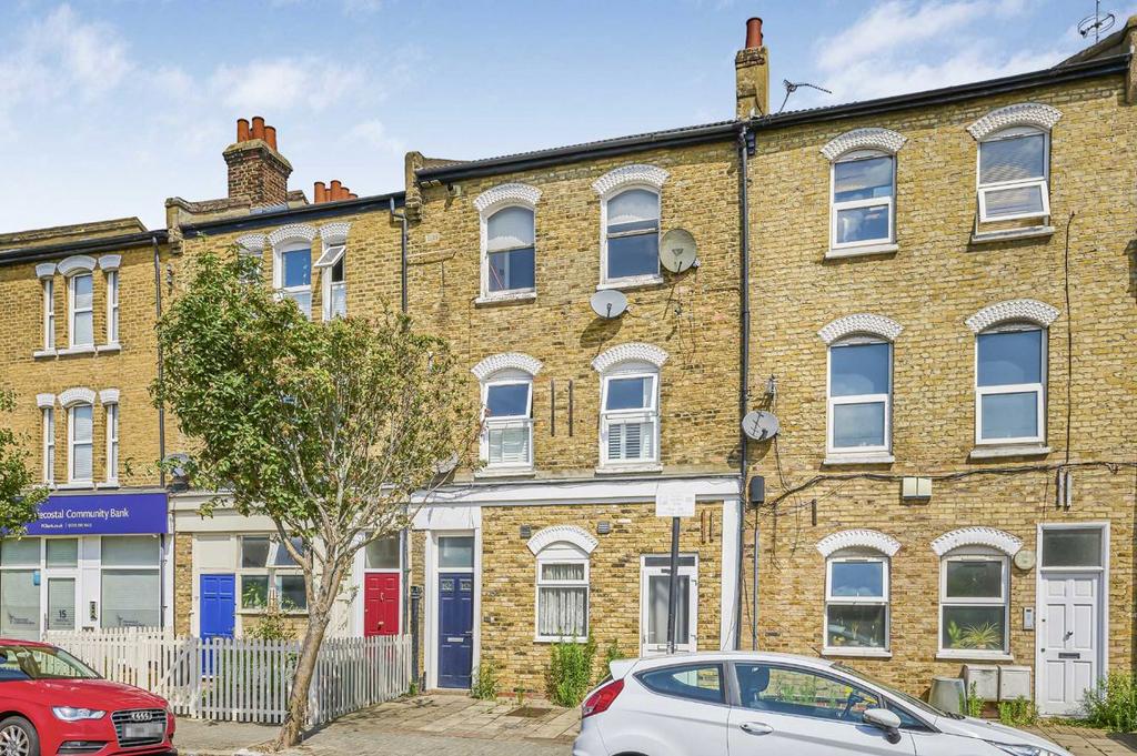 Oldridge Road, London SW12 2 bed flat - £3,250 pcm (£750 pw)