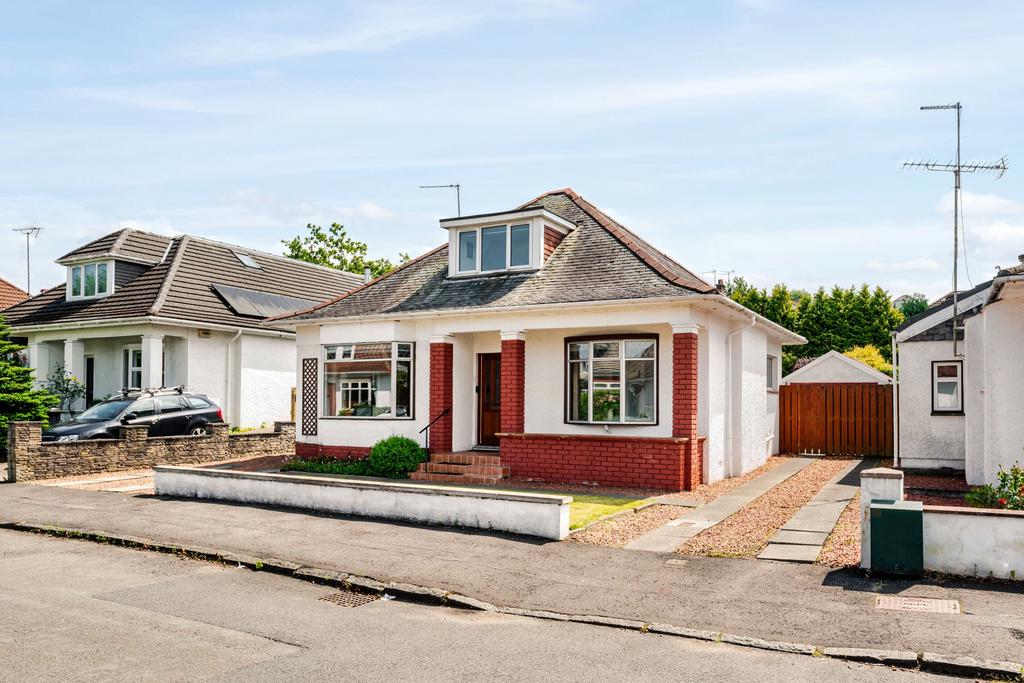 Netherburn Avenue, Netherlee, Glasgow 3 bed detached house - £365,000