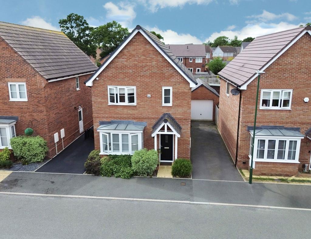 Noble Way, Cheswick Green 3 bed detached house for sale - £465,000