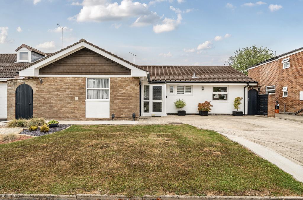 Merlin Way, Covingham, Swindon, SN3 4 bed bungalow - £450,000