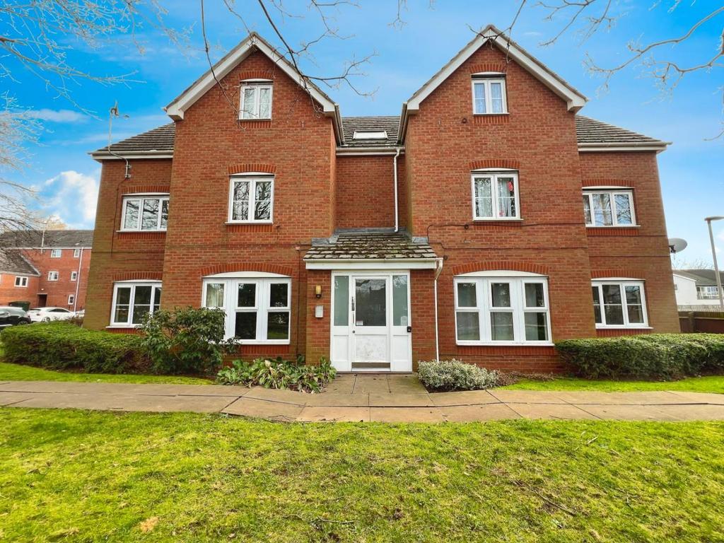 Hickory Close, Coventry CV2 2 bed flat - £925 pcm (£213 pw)