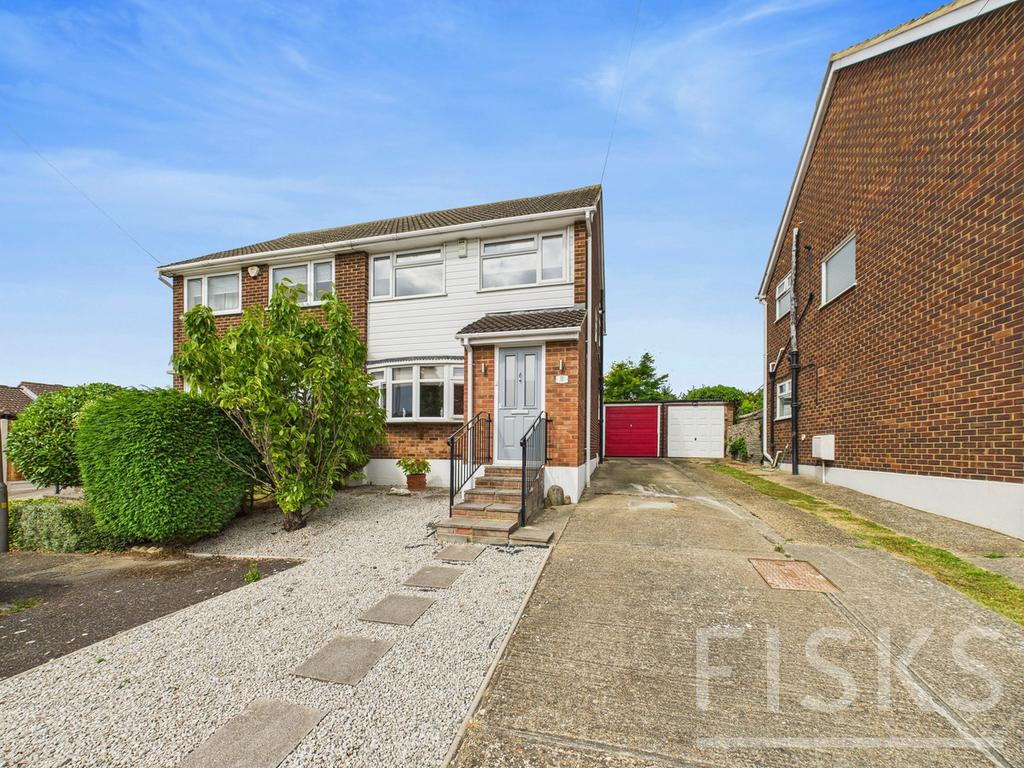 High Beeches, Benfleet, SS7 3 bed semi-detached house for sale - £425,000