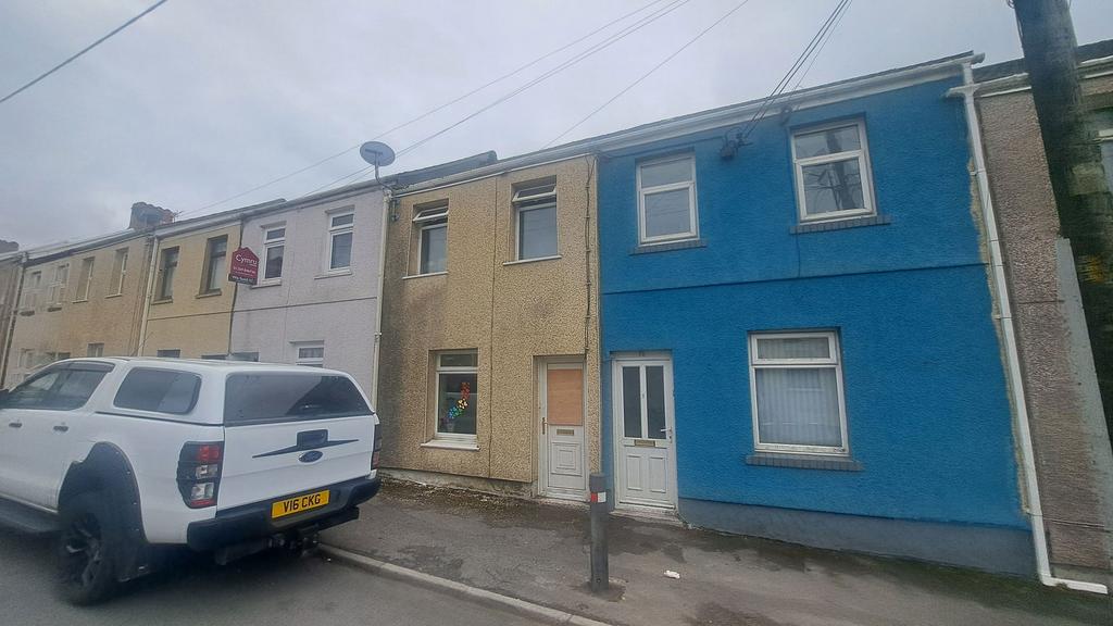High Street, Tumble, SA14 2 bed terraced house - £55,000