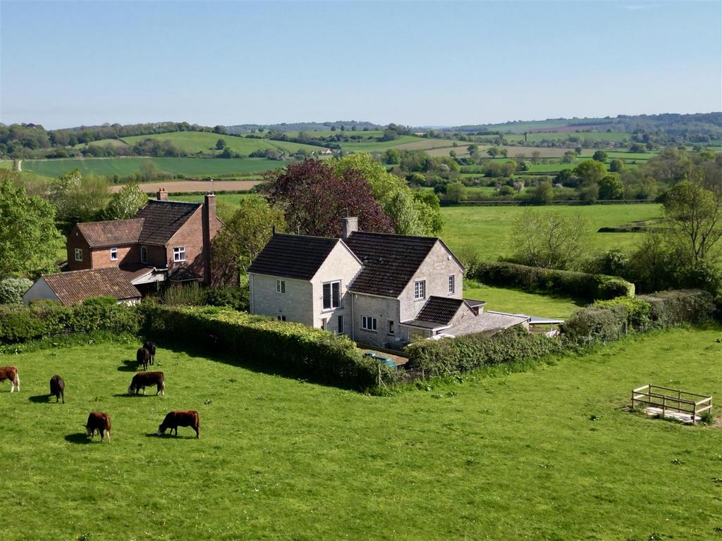 Galhampton 4 bed detached house to rent - £2,250 pcm (£519 pw)