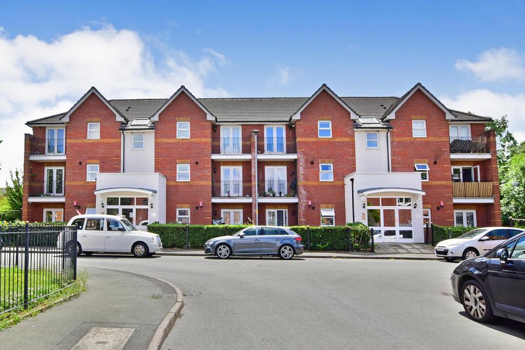 Oakcliffe Road, Greater Manchester M23 2 bed apartment to rent - £1,000 ...