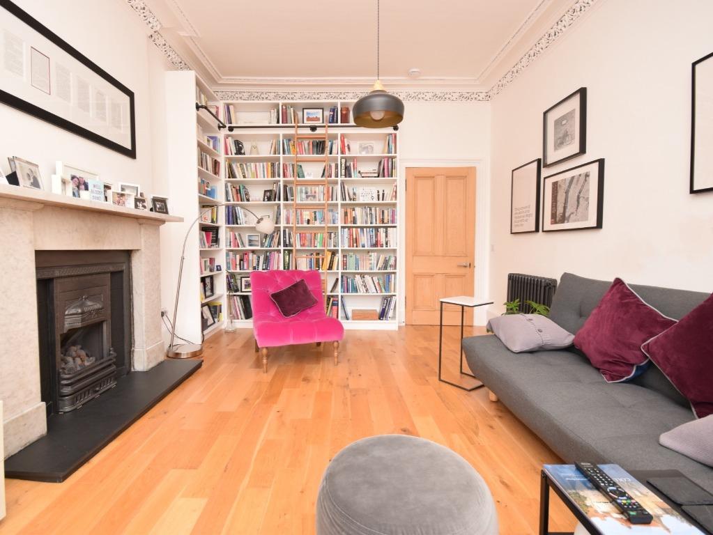 Roseneath Place, Marchmont... 2 bed flat - £1,900 pcm (£438 pw)