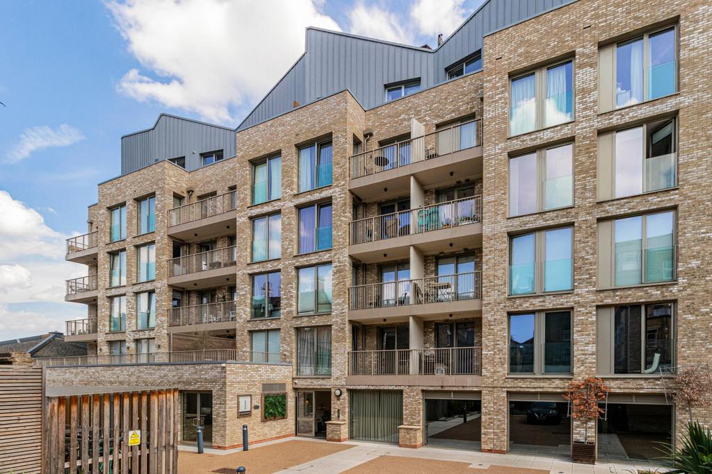 Espalier Gardens, London, NW6 2 bed apartment - £2,900 pcm (£669 pw)